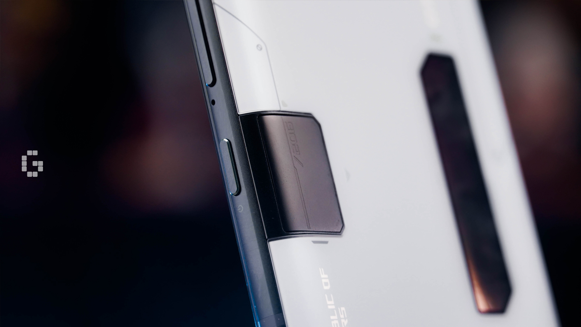 ROG Phone 7 Ultimate Unboxing – A Look At ROG’s Shiny New Gaming Phone ...