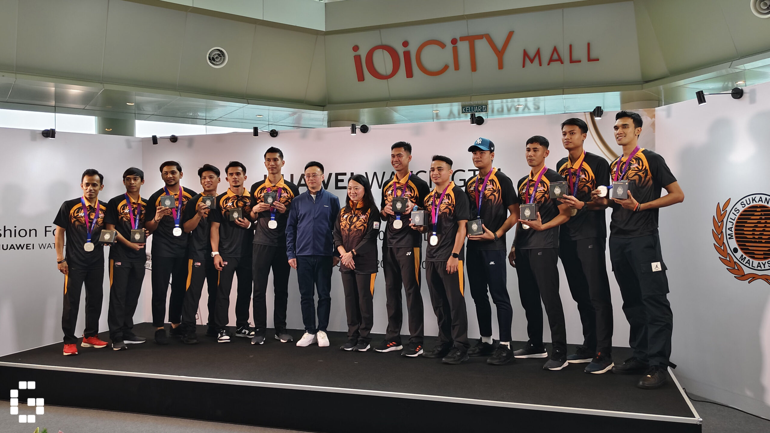 Huawei Holds Exclusive Ceremony To Award Asian Games 2022 Medalists ...