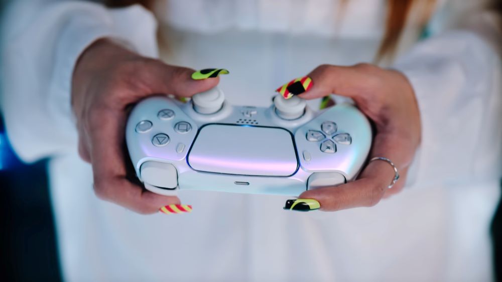 PlayStation Teams Up With BLACKPINK’s LISA for New PS5 Commercial ...